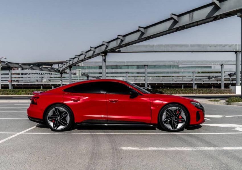 StriveME - اودي توفر لعملائها التسجيل للحصول على سيارة إي ترون جي تي ار اس الكهربائية