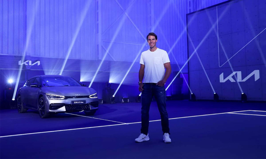 StriveME - سفير علامة كيا رافاييل نادال يروج لاستخدام السيارات الكهربائية مع سيارة EV6 الجديدة