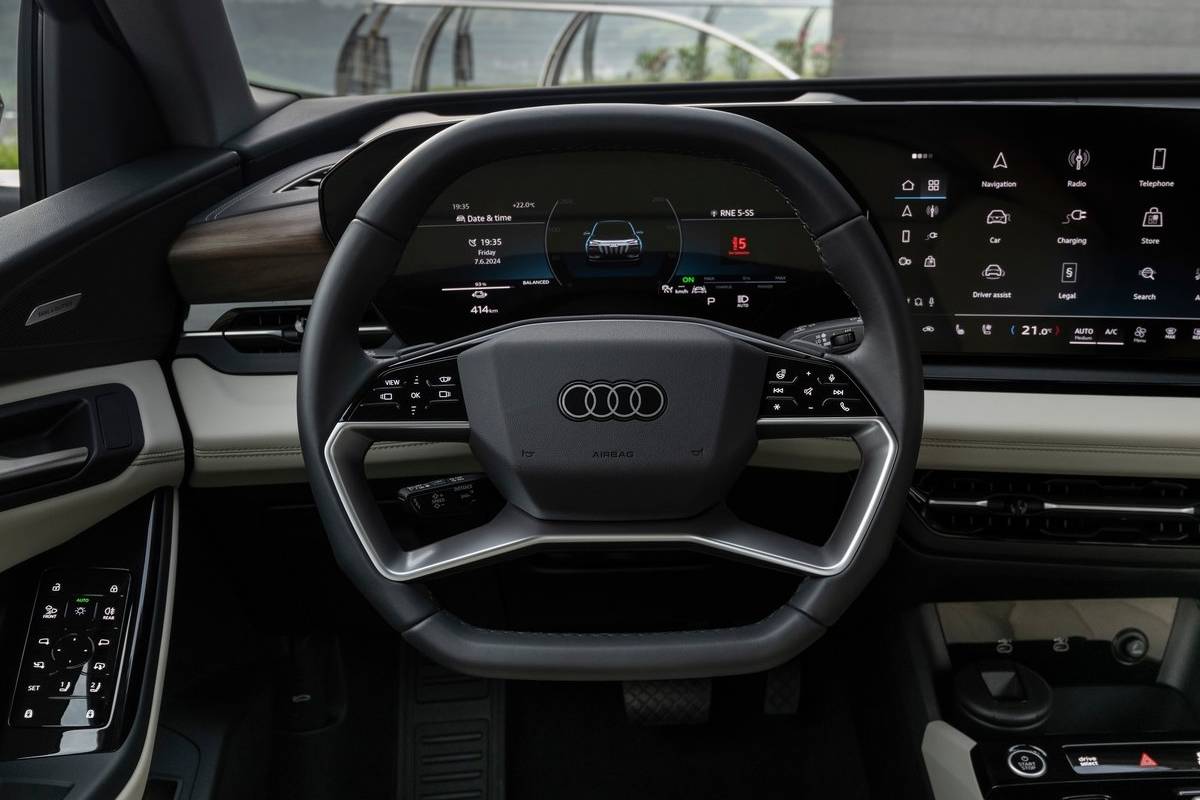 StriveME - مهرجان موسيقي في مقصورتها.. وهذا ما اعجبنا في أودي كيو 6 اي ترون كواترو 2025