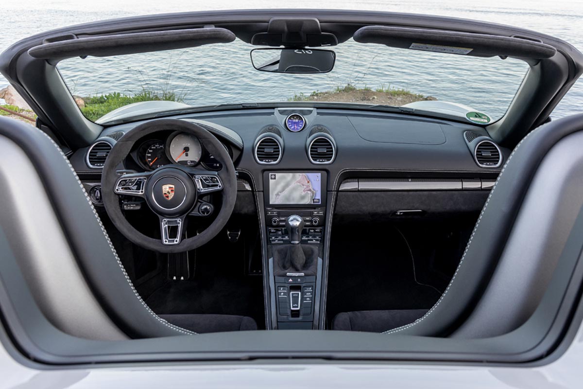 StriveME - بعد سرعة الحلبات، اختبرنا اسطول بورشه GTS على الطرقات العامة