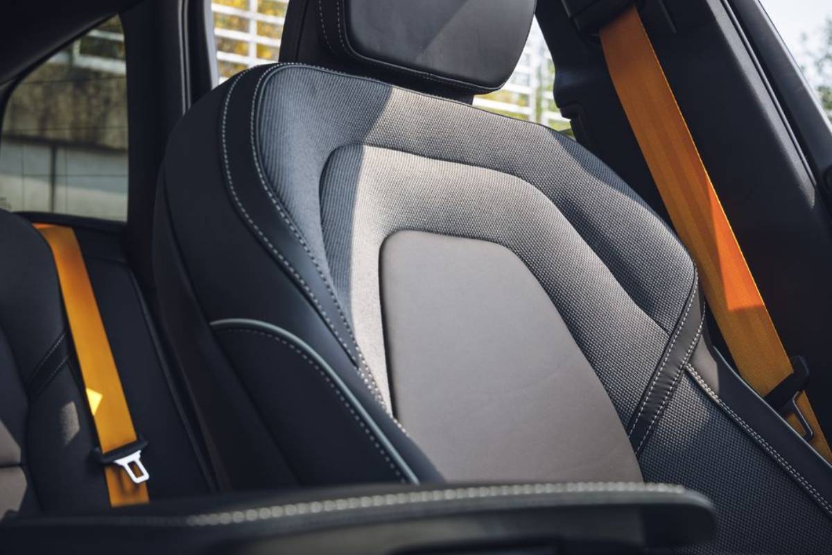 StriveME - فولفو اكس سي 60 2024.. مزايا رائعة أعجبتنا أبرزها مسكة القير