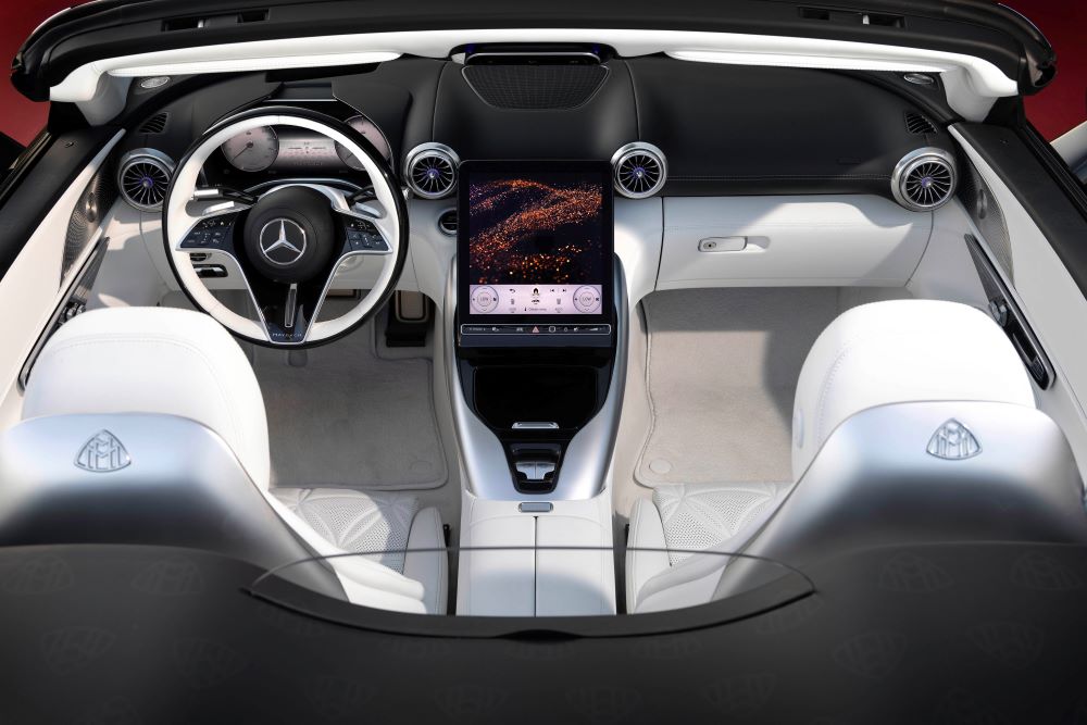 StriveME - مرسيدس مايباخ SL Monogram Series الجديدة ... تجربة القيادة الأمثل في الهواء الطلق